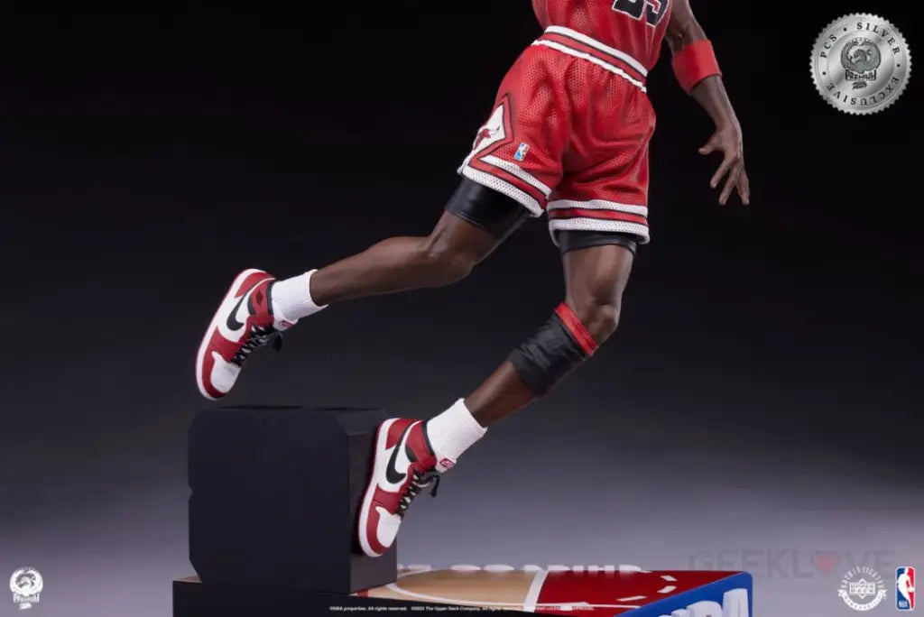 PCS Michael Jordan 1/4 scale Premium Collectibles – GEEKLOVEPH TOY STORE