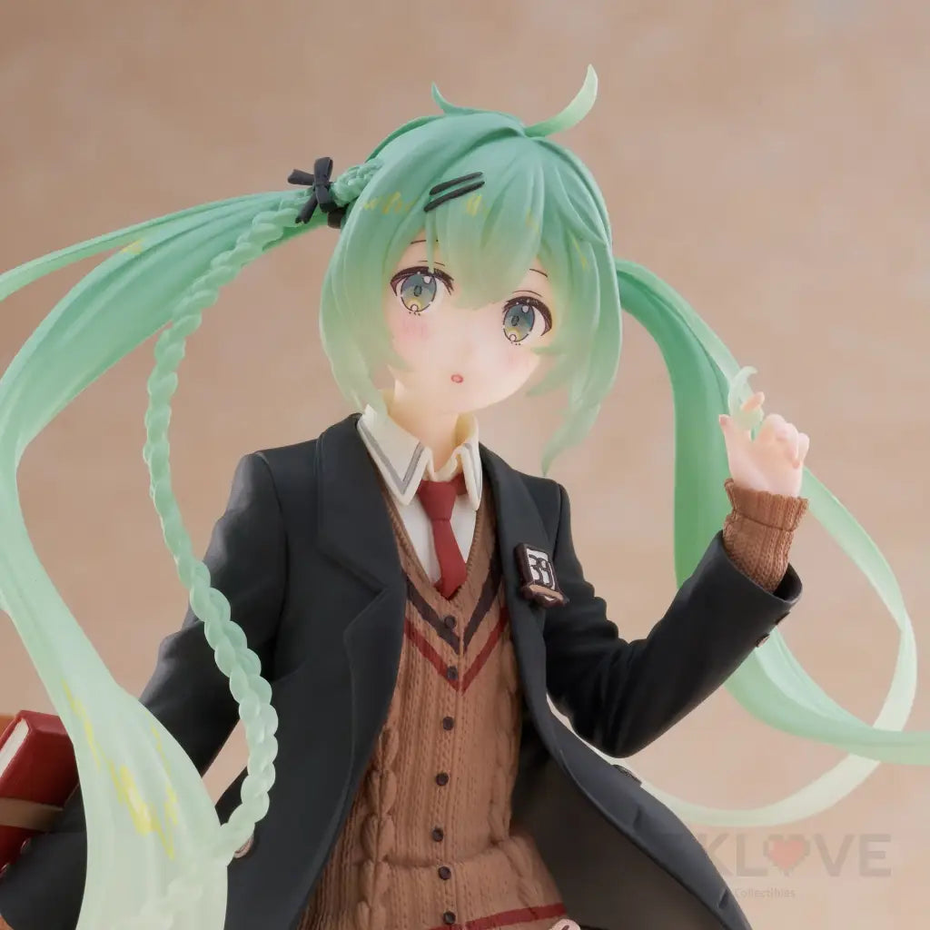 Vocaloid Hatsune Miku (Fashion Preppy Ver.) Figure – GEEKLOVEPH TOY STORE